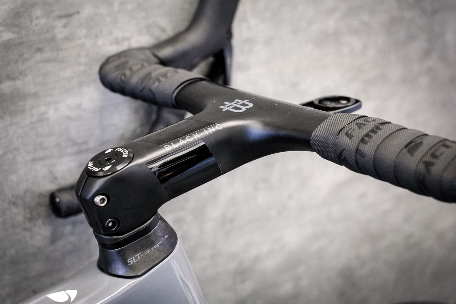 Factor OSTRO VAM Custom Grey | Vires Velo