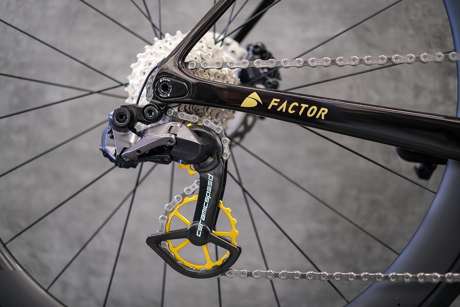 Factor OSTRO VAM Custom Black & Gold | Vires Velo