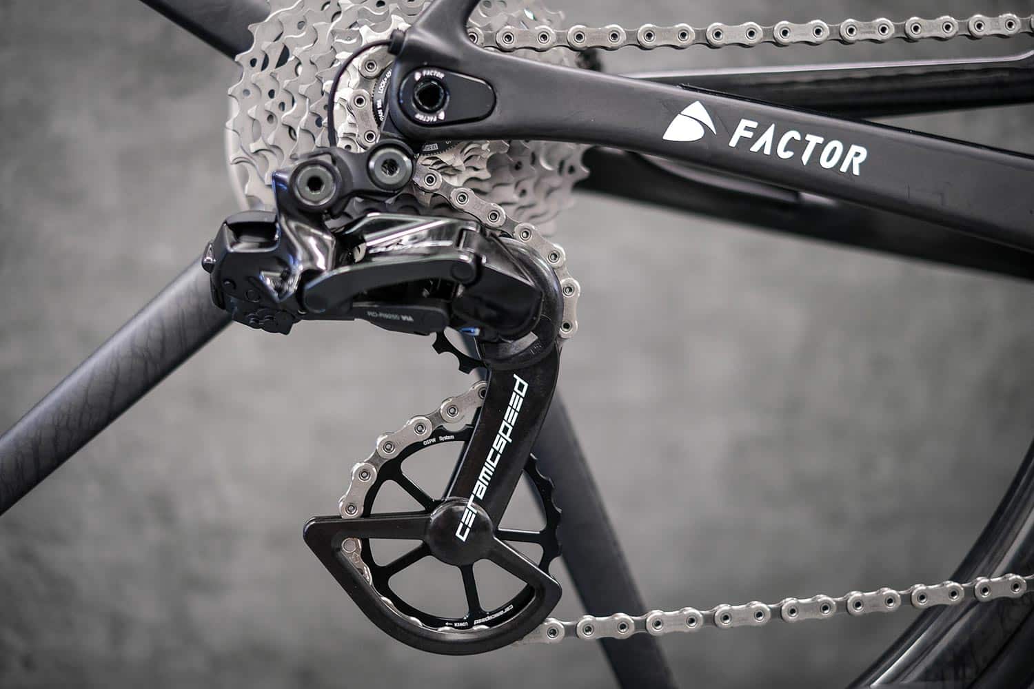 Factor O2 VAM Custom Naked Carbon & White | Vires Velo