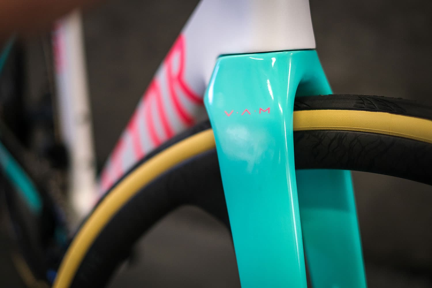 Factor OSTRO VAM Prisma Studio Custom | Vires Velo