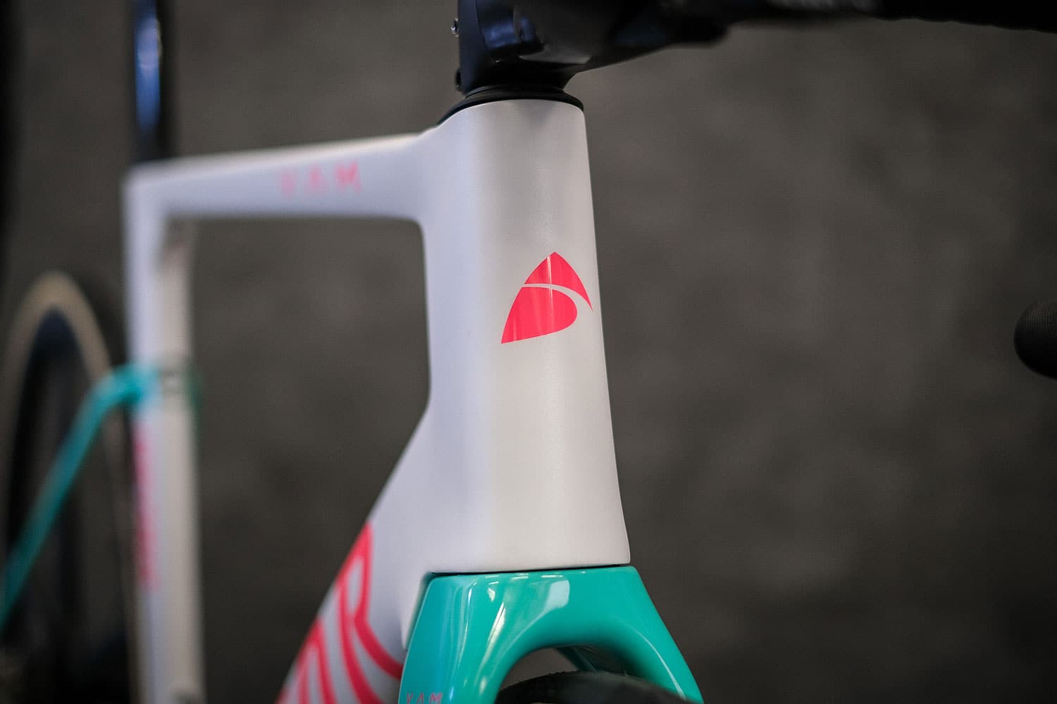 Factor OSTRO VAM Prisma Studio Custom | Vires Velo