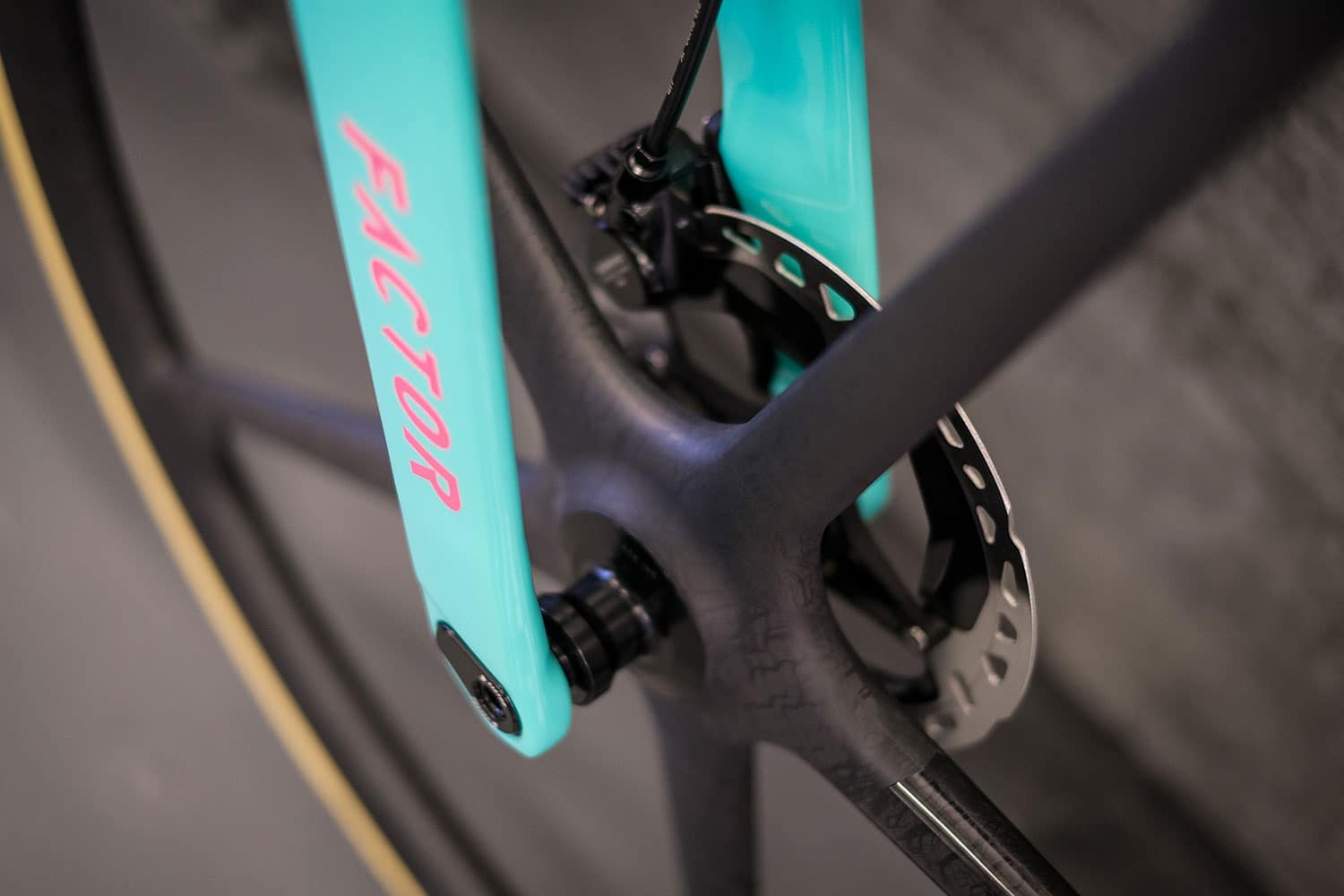 Factor OSTRO VAM Prisma Studio Custom | Vires Velo