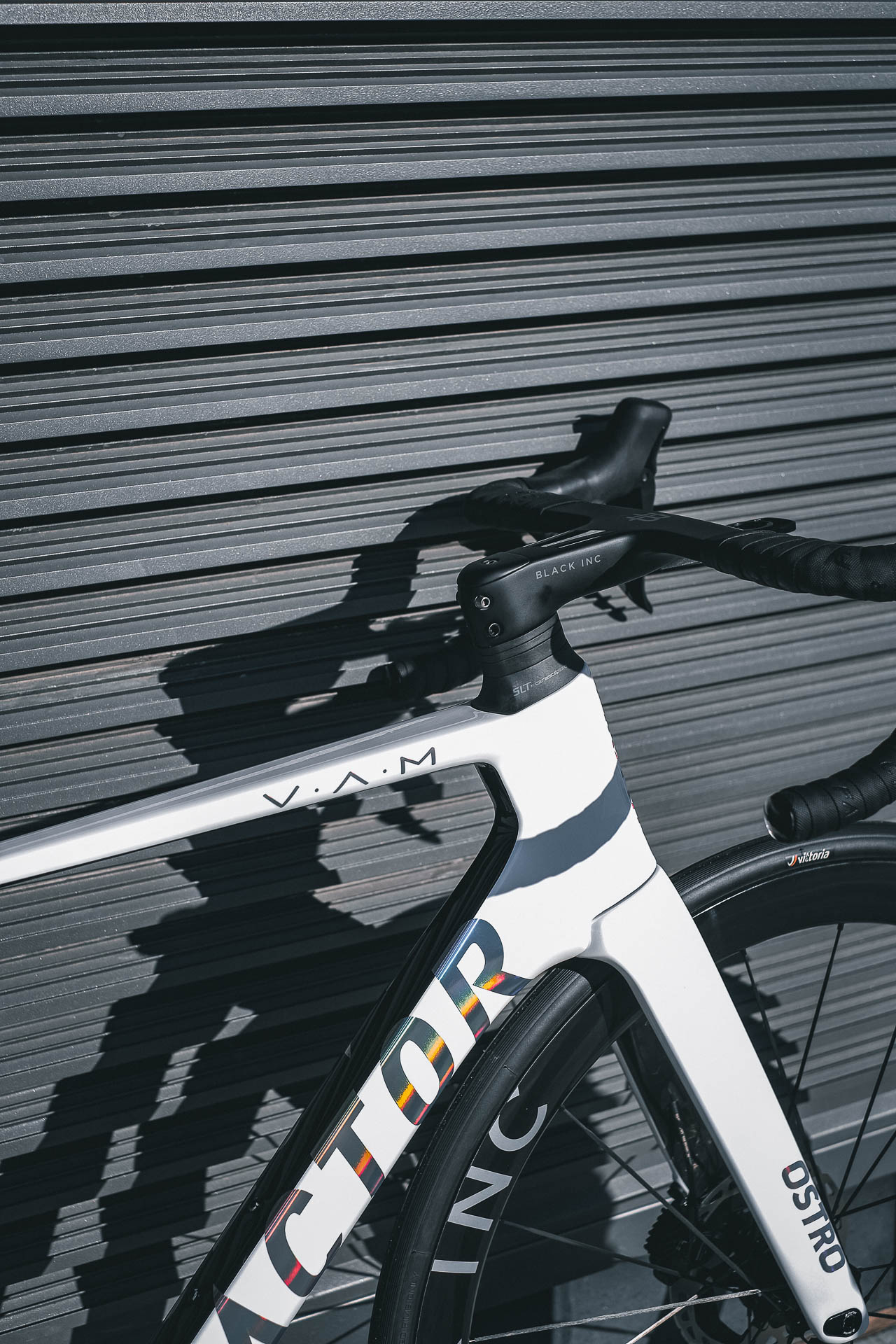 New Factor Ostro VAM Pearl White & Chrome | Vires Velo