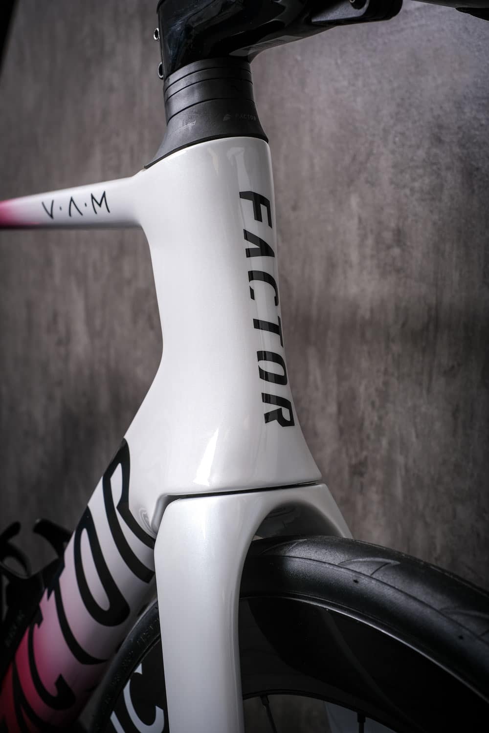 Factor OSTRO VAM Prisma Studio - Pearl White & Crimson Red Gradient ...