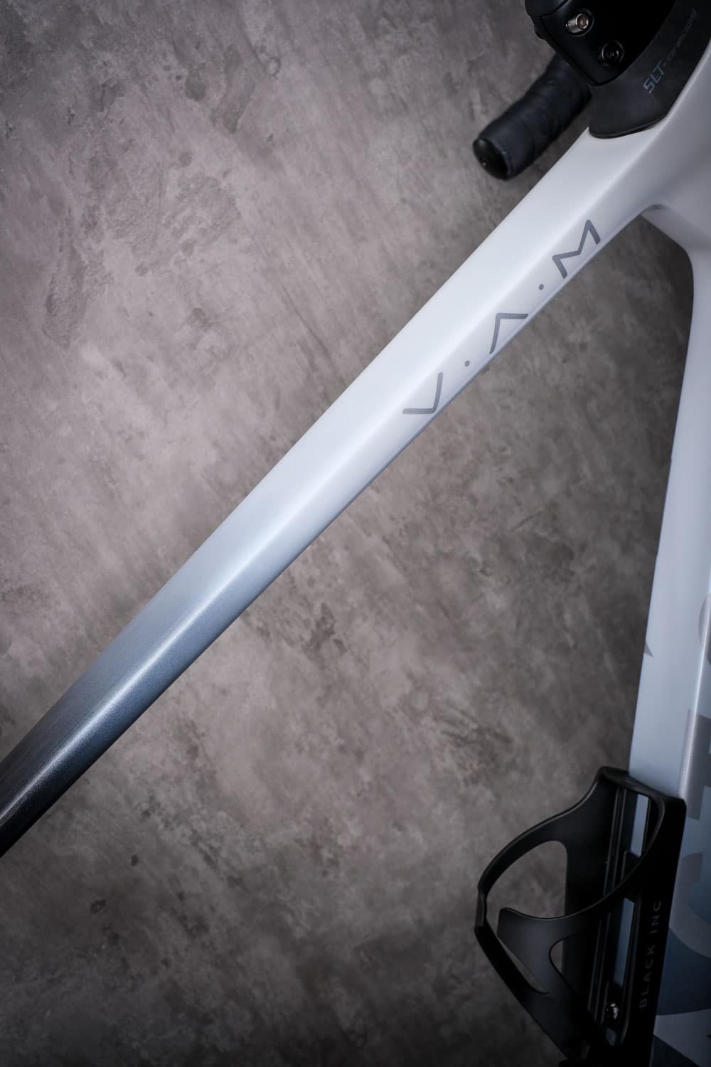 Factor OSTRO VAM Prisma Studio - Pearl White & Bare Carbon Gradient ...
