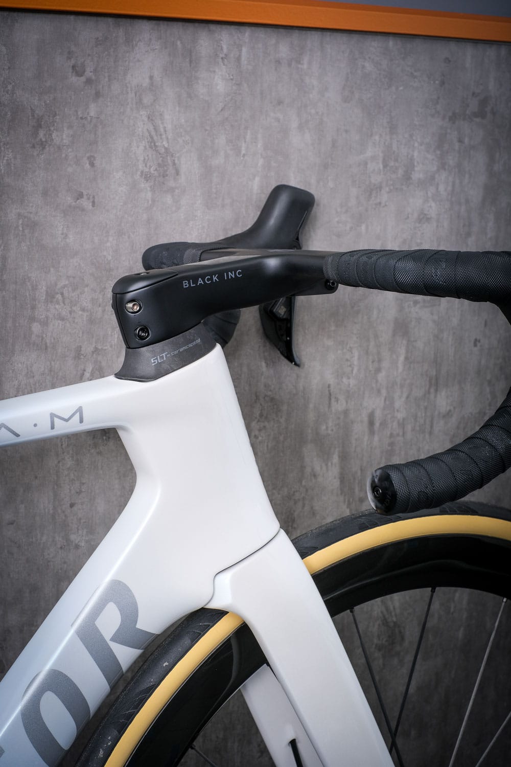 Factor OSTRO VAM Prisma Studio - Pearl White & Bare Carbon Gradient ...