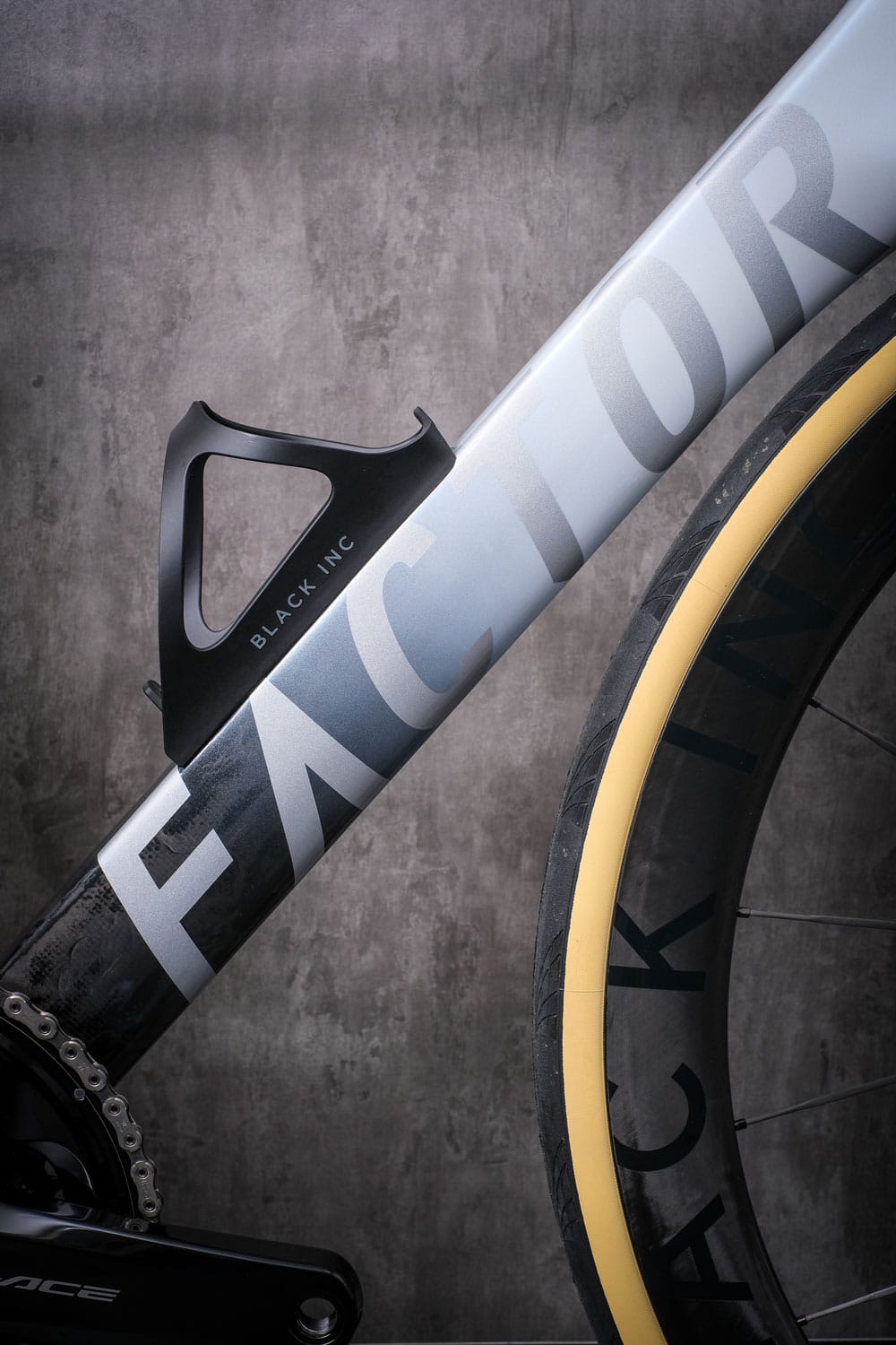 Factor OSTRO VAM Prisma Studio - Pearl White & Bare Carbon Gradient ...