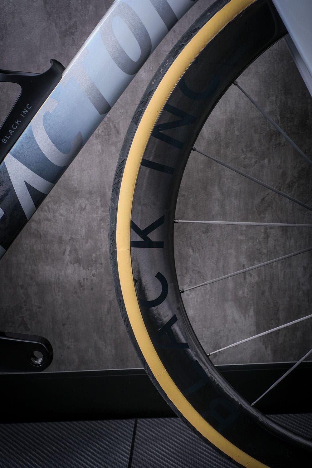 Factor OSTRO VAM Prisma Studio - Pearl White & Bare Carbon Gradient ...