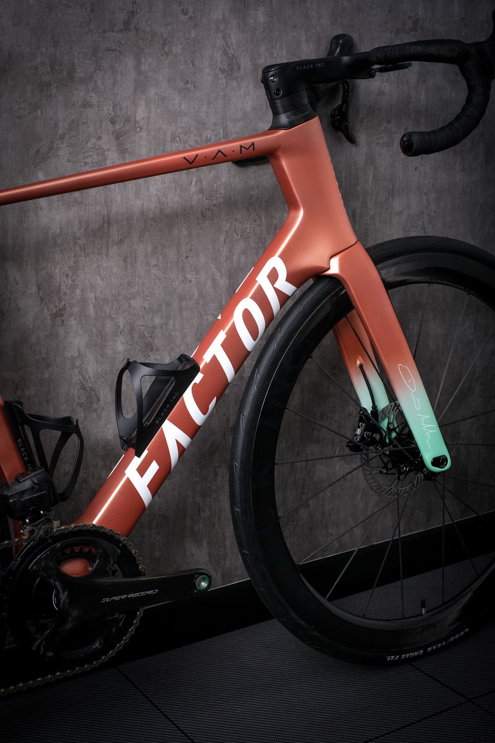 Factor OSTRO VAM David Millar Edition | Vires Velo
