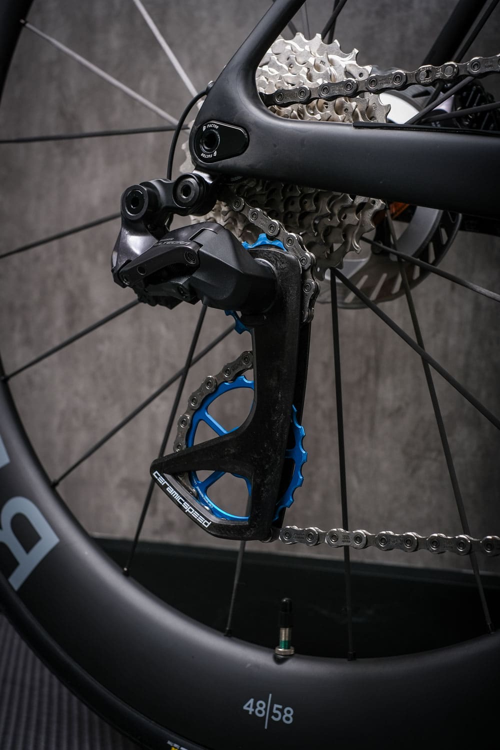 Factor OSTRO VAM Prisma Studio - Dolphin Grey & Celeste Blue | Vires Velo