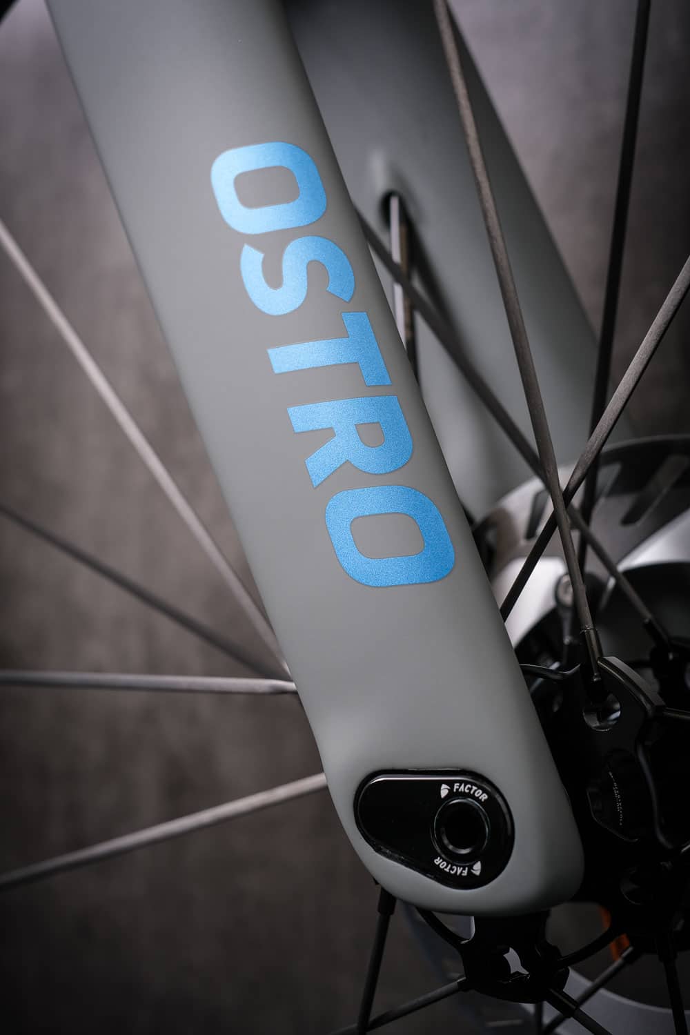 Factor OSTRO VAM Prisma Studio - Dolphin Grey & Celeste Blue | Vires Velo