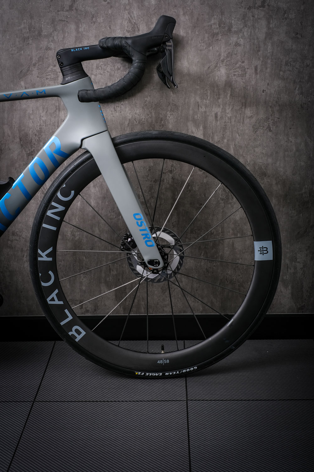 Factor OSTRO VAM Prisma Studio - Dolphin Grey & Celeste Blue | Vires Velo